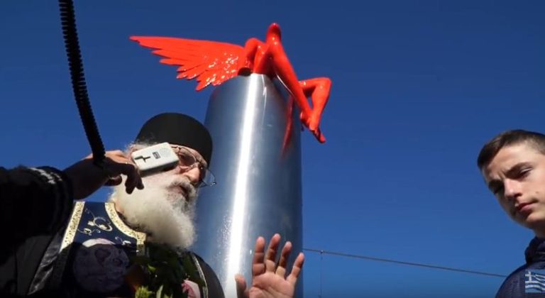 Λιτανεία από Ιερέα και ενορίτες κατά του PHYLAX - Kafto